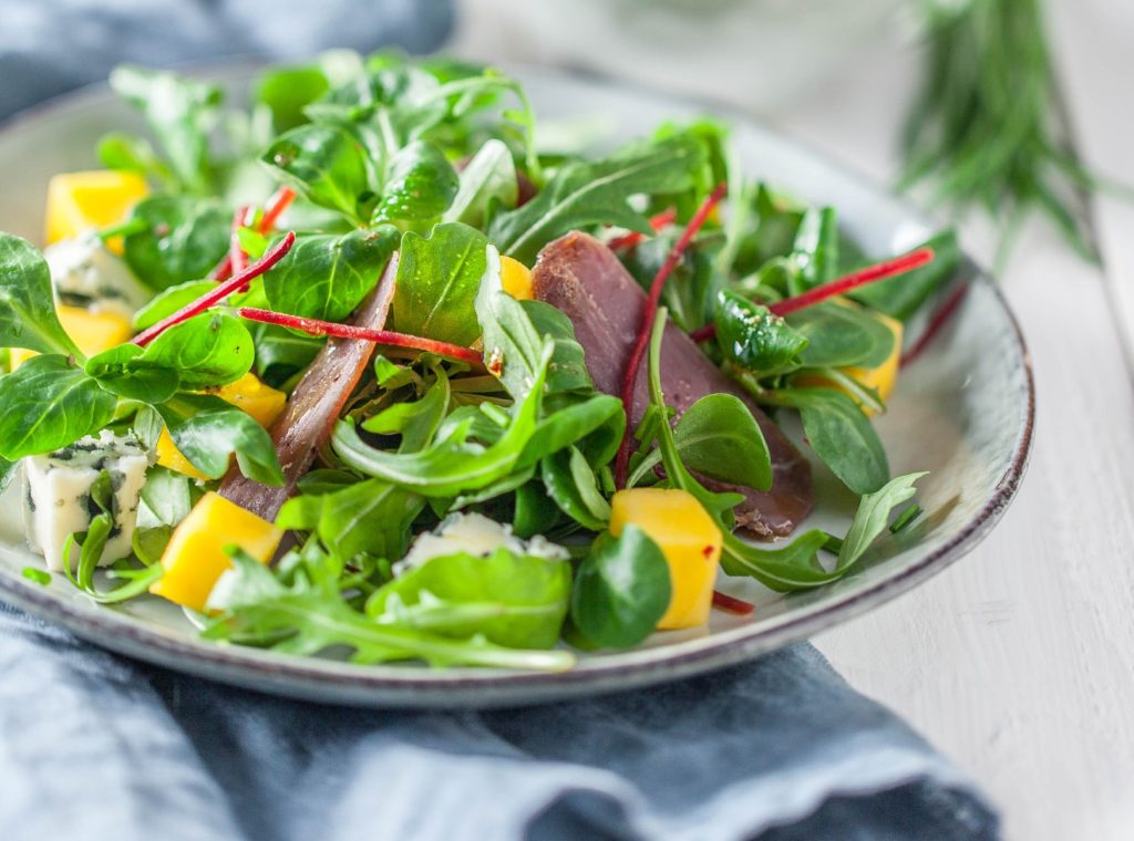 salade-mache-roquette-betterave-magret-mangue - Florette Food Service